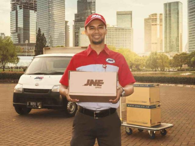 JNE: Sejarah, Makna Logo JNE, Keunggulan JNE Trucking