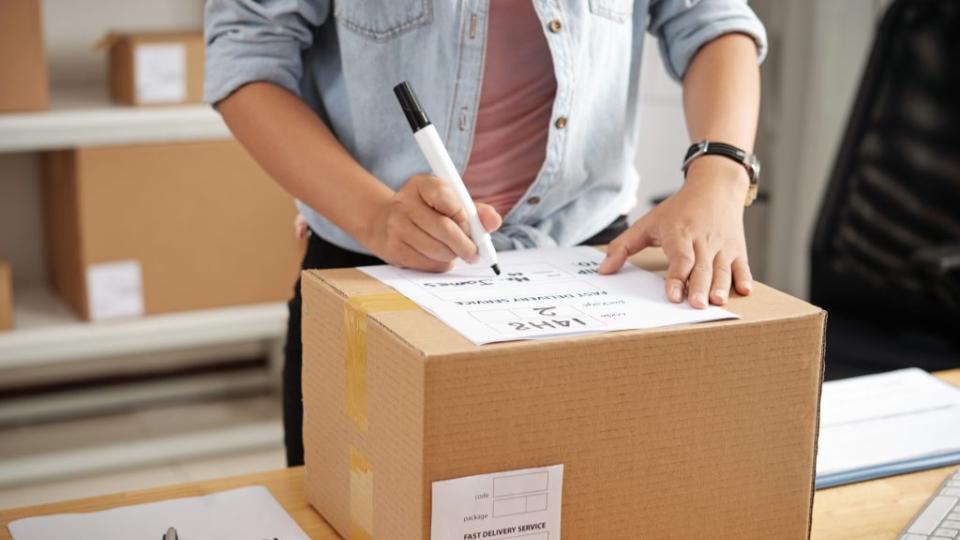 11 Cara Mudah Kirim Barang ke Dalam dan Luar Negeri